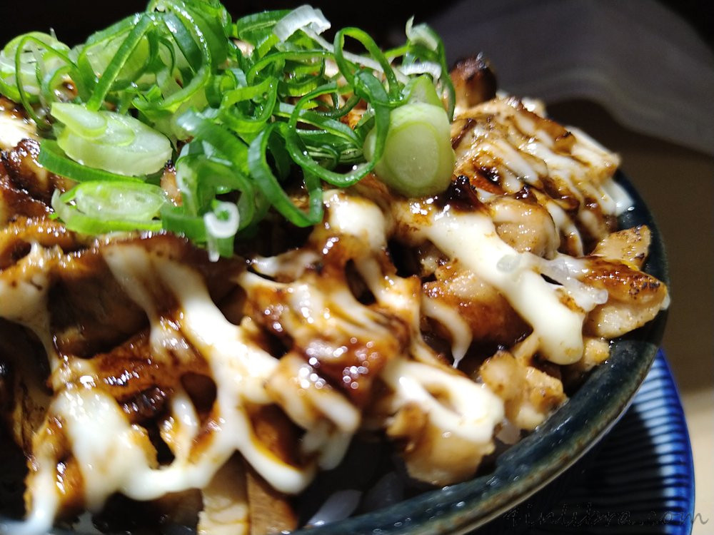 坂道拉麵華麗好吃的豚骨濃湯叉燒拉麵 - 阿榮黑白共